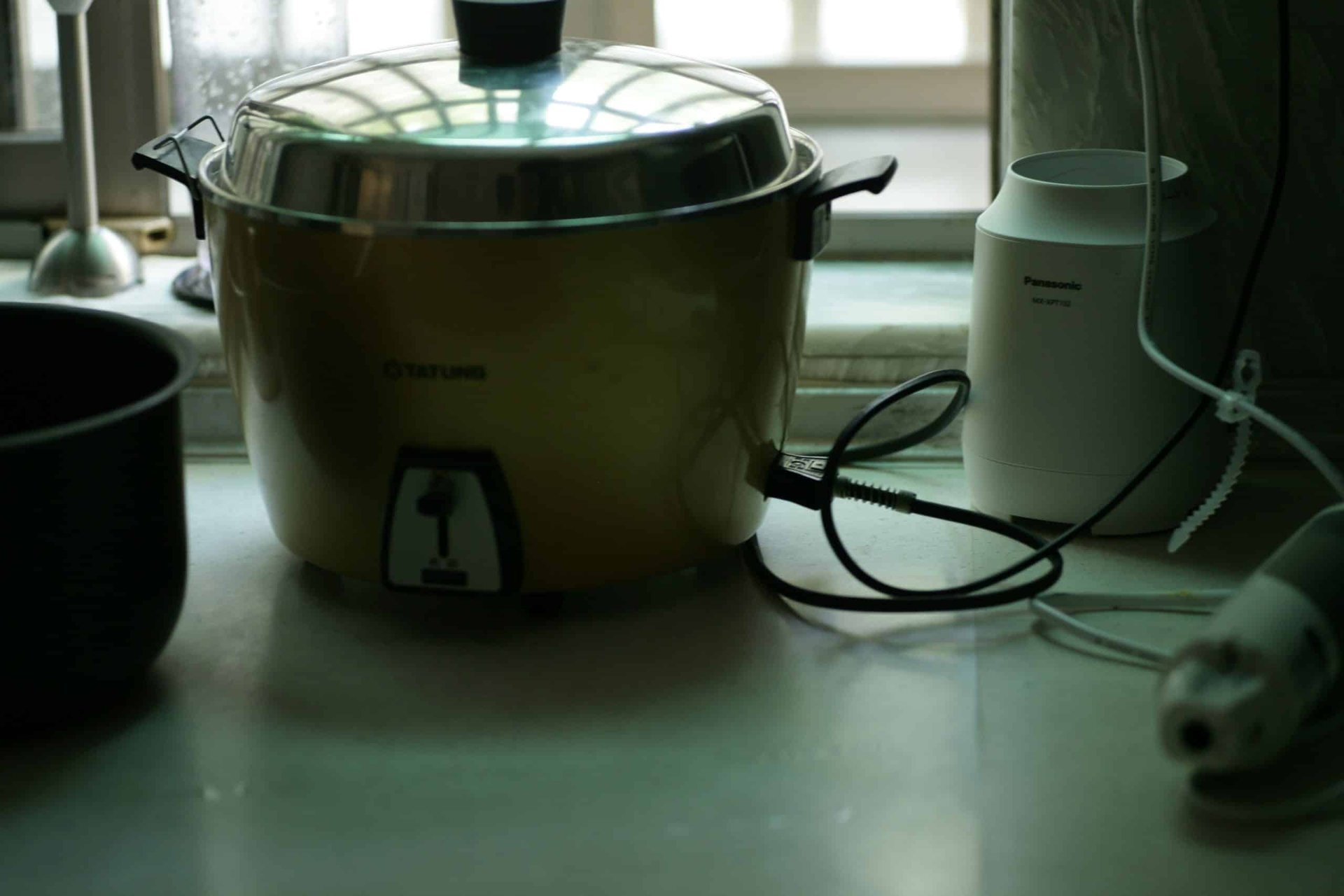 Quel modèle de cuiseur de riz avec fonction de maintien au chaud est le ...